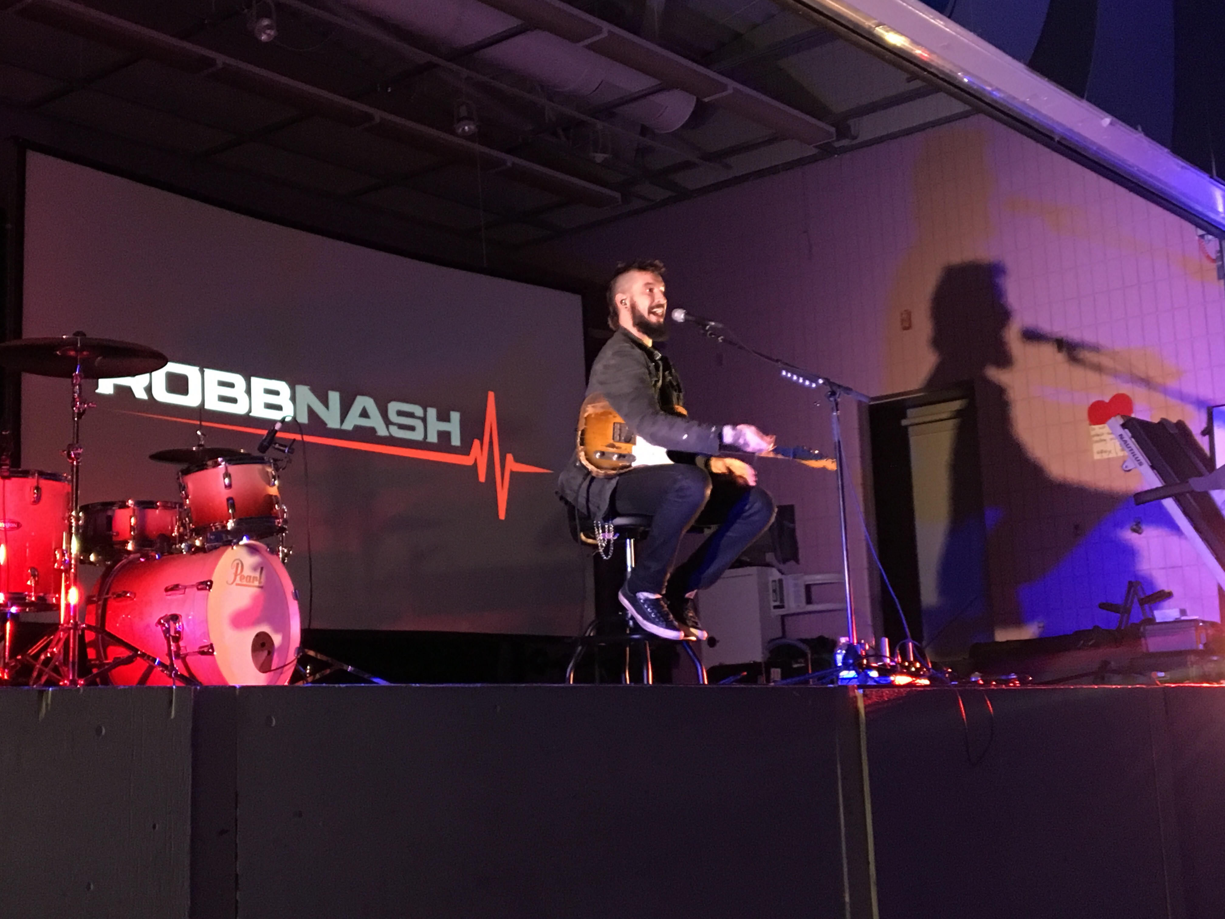 Motivational speaker Robb Nash visits Black Lake - MBC Radio