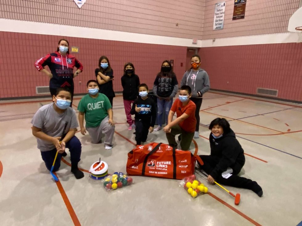 Golf Sask. donates kit to northern school - MBC Radio